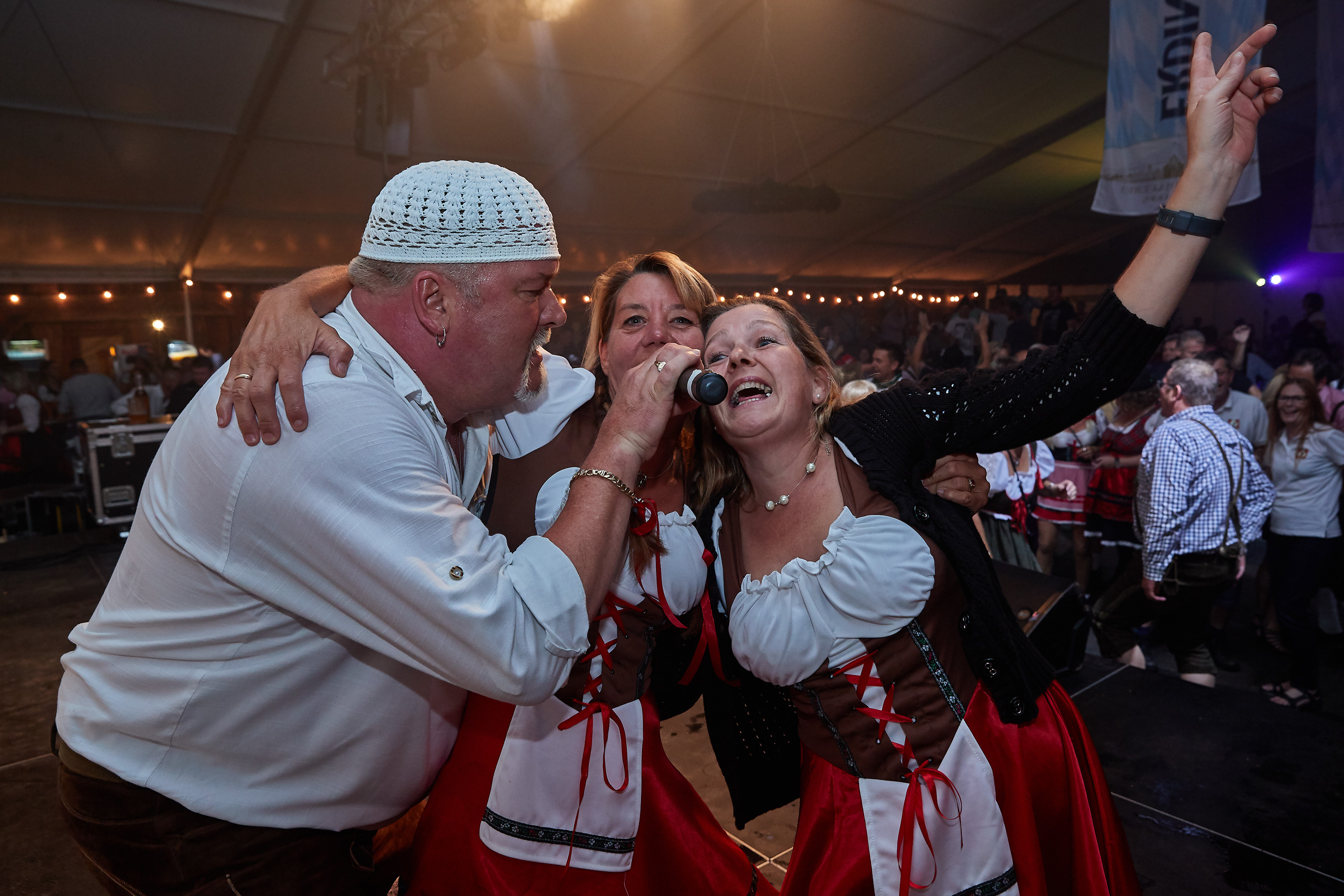 OKTOBER TYROLERFEST I FREDERICIA : SE VIDEO & FOTOGALLERI HER - DanmarkC TV